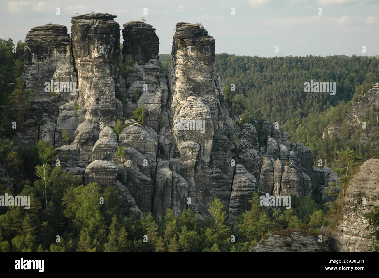 Elbe sandstein berge bereich rock wand berg -Fotos und -Bildmaterial in ...