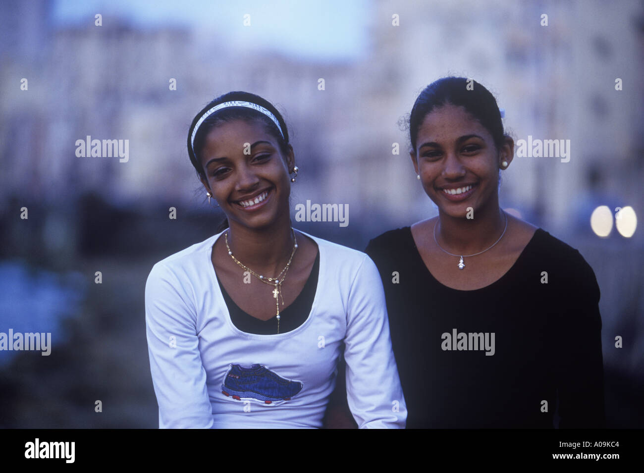 Havana Cuba Girls Malecon Stockfotos und -bilder Kaufen - Alamy