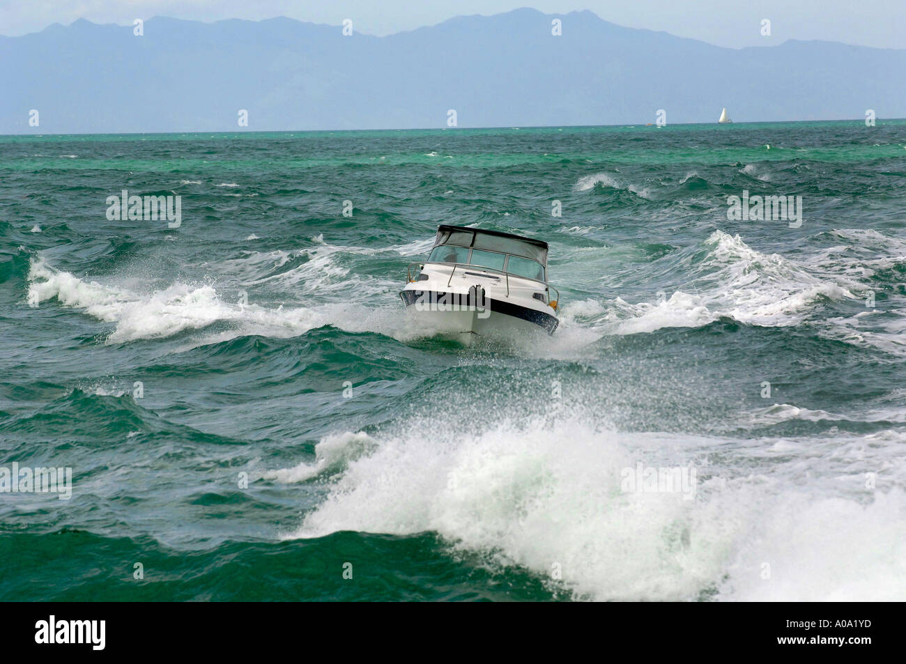 Raues Meer Des Segelboots Stockfotos und -bilder Kaufen - Alamy