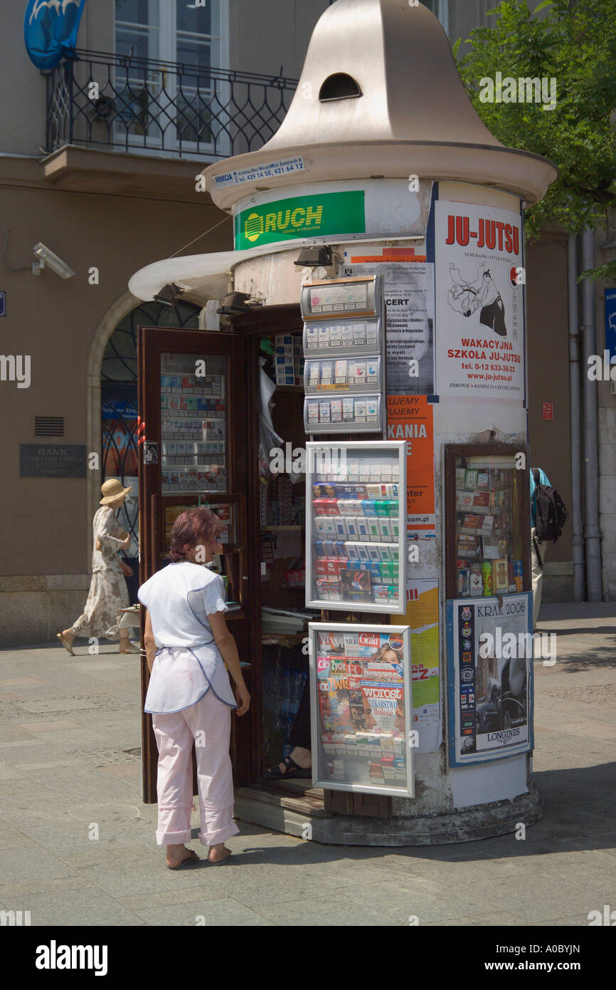 Cigarette kiosk -Fotos und -Bildmaterial in hoher Auflösung – Alamy
