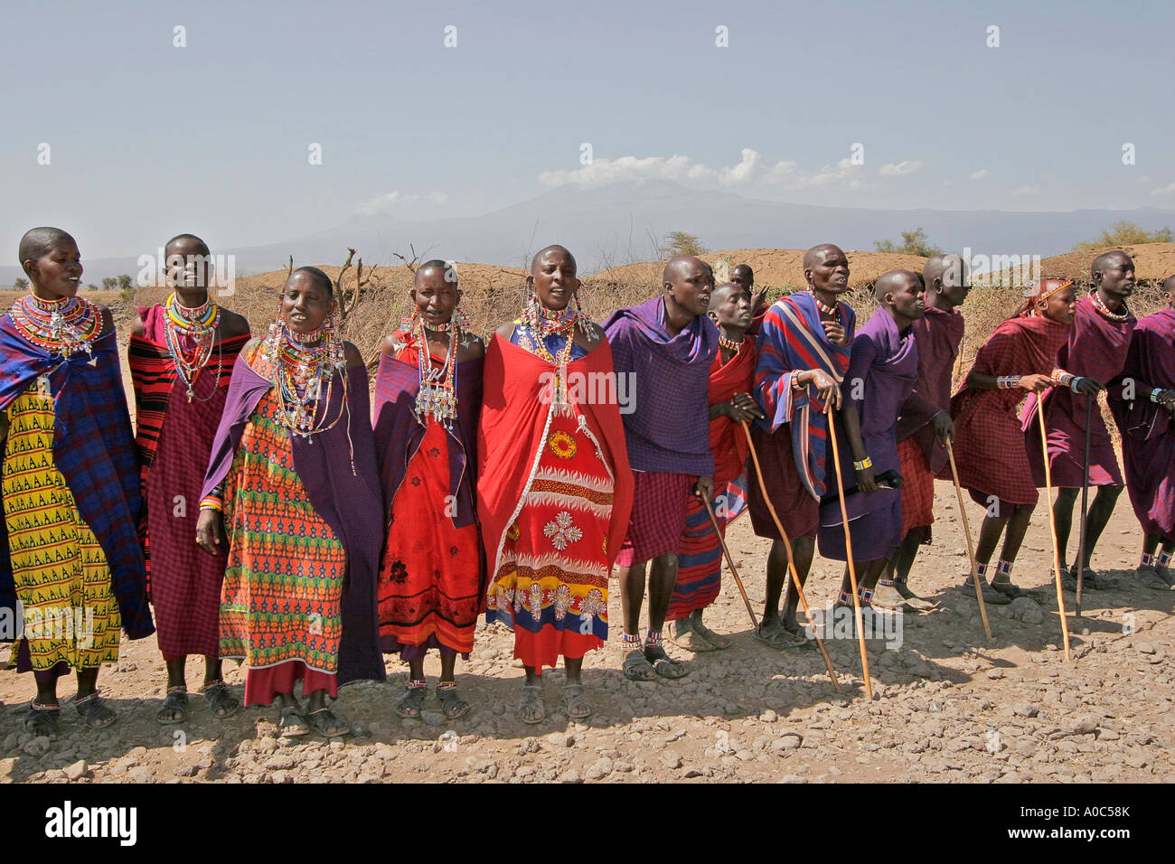 Maasai dorfbewohner -Fotos und -Bildmaterial in hoher Auflösung – Alamy