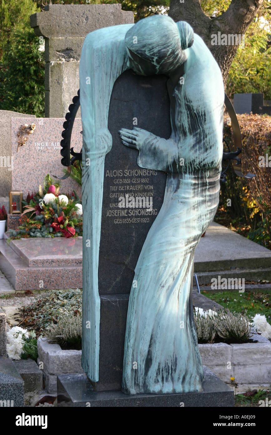 Grabstein im jugendstil -Fotos und -Bildmaterial in hoher Auflösung – Alamy