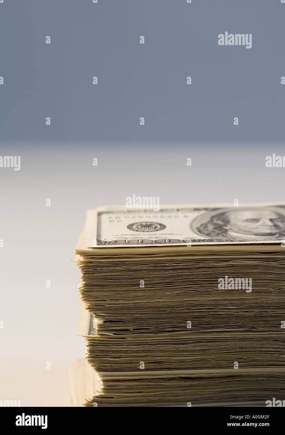 Riesige haufen geld -Fotos und -Bildmaterial in hoher Auflösung – Alamy