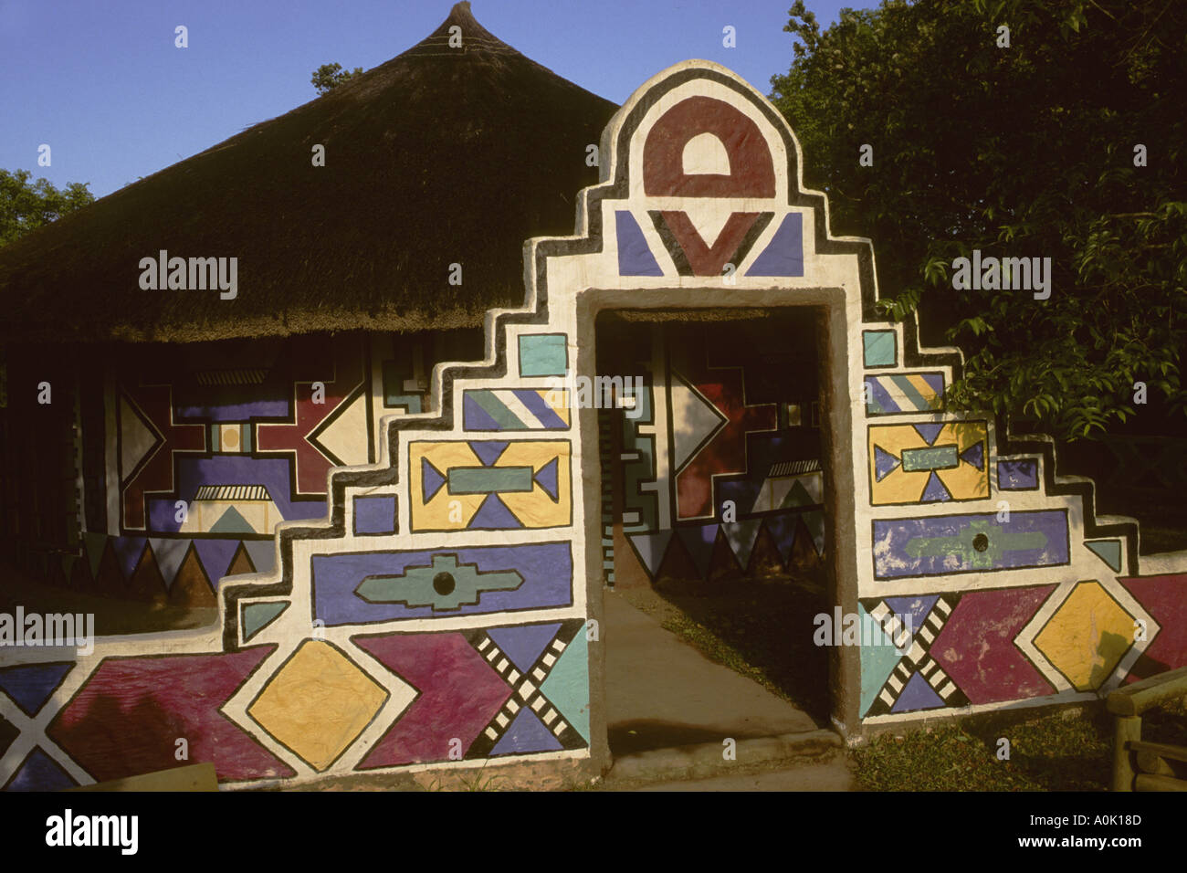 Ndebele house -Fotos und -Bildmaterial in hoher Auflösung – Alamy