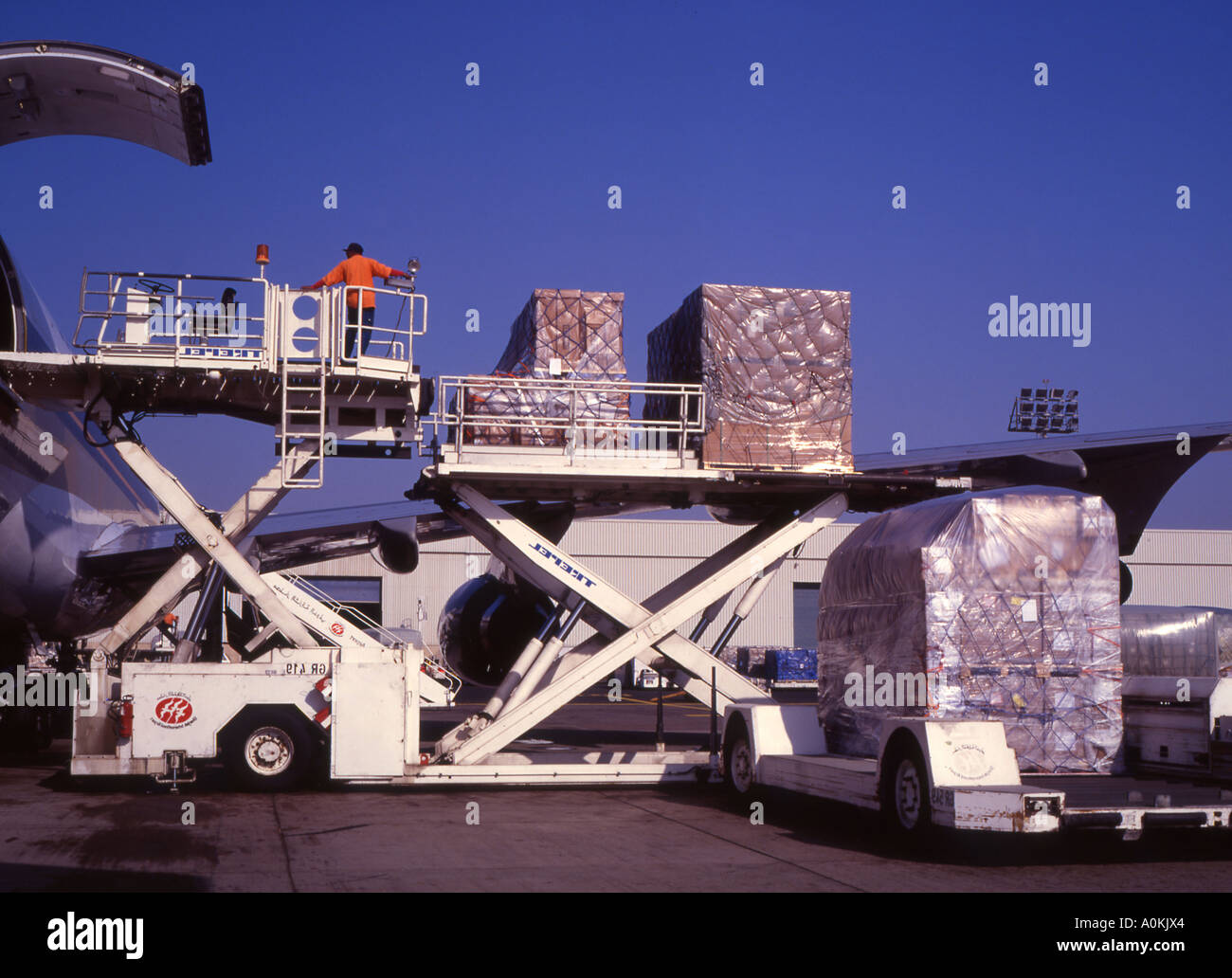 Luftfracht Logistik Beladung Entladung Fracht-Flugzeug ...