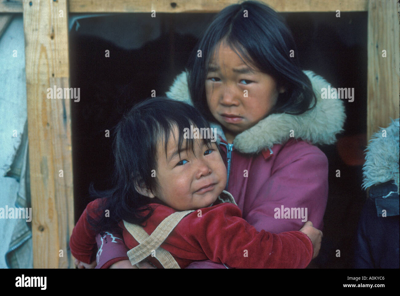 Arktis Menschen Inuit Eskimo Nahaufnahme von zwei Kindern Baffin Island ...