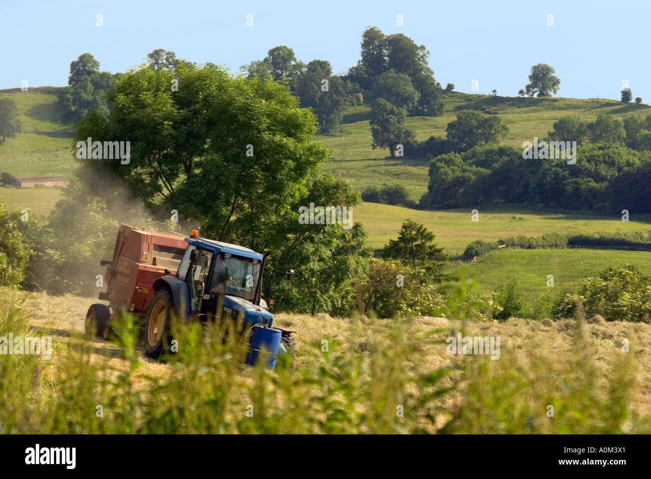 Traktor harvester federschnitt -Fotos und -Bildmaterial in hoher ...