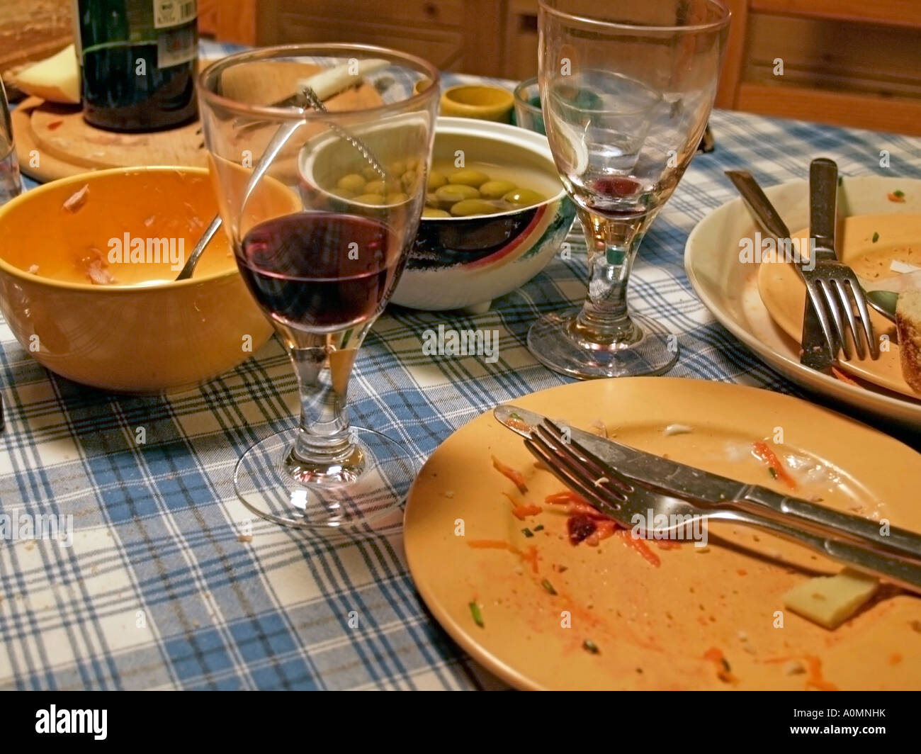Geschirr Nach Dem Essen Stockfotos und -bilder Kaufen - Alamy