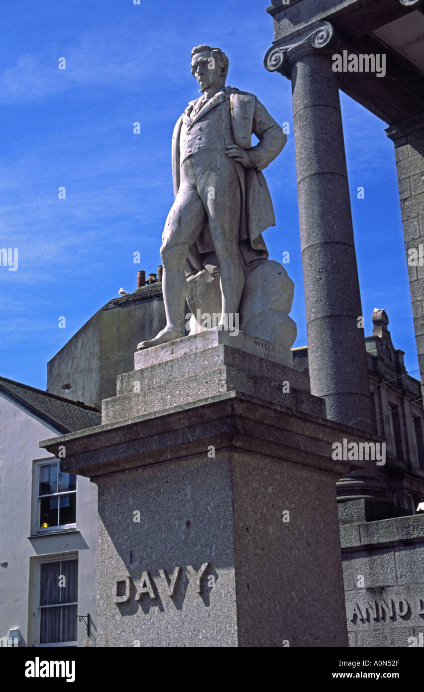 Davy statue penzance -Fotos und -Bildmaterial in hoher Auflösung – Alamy