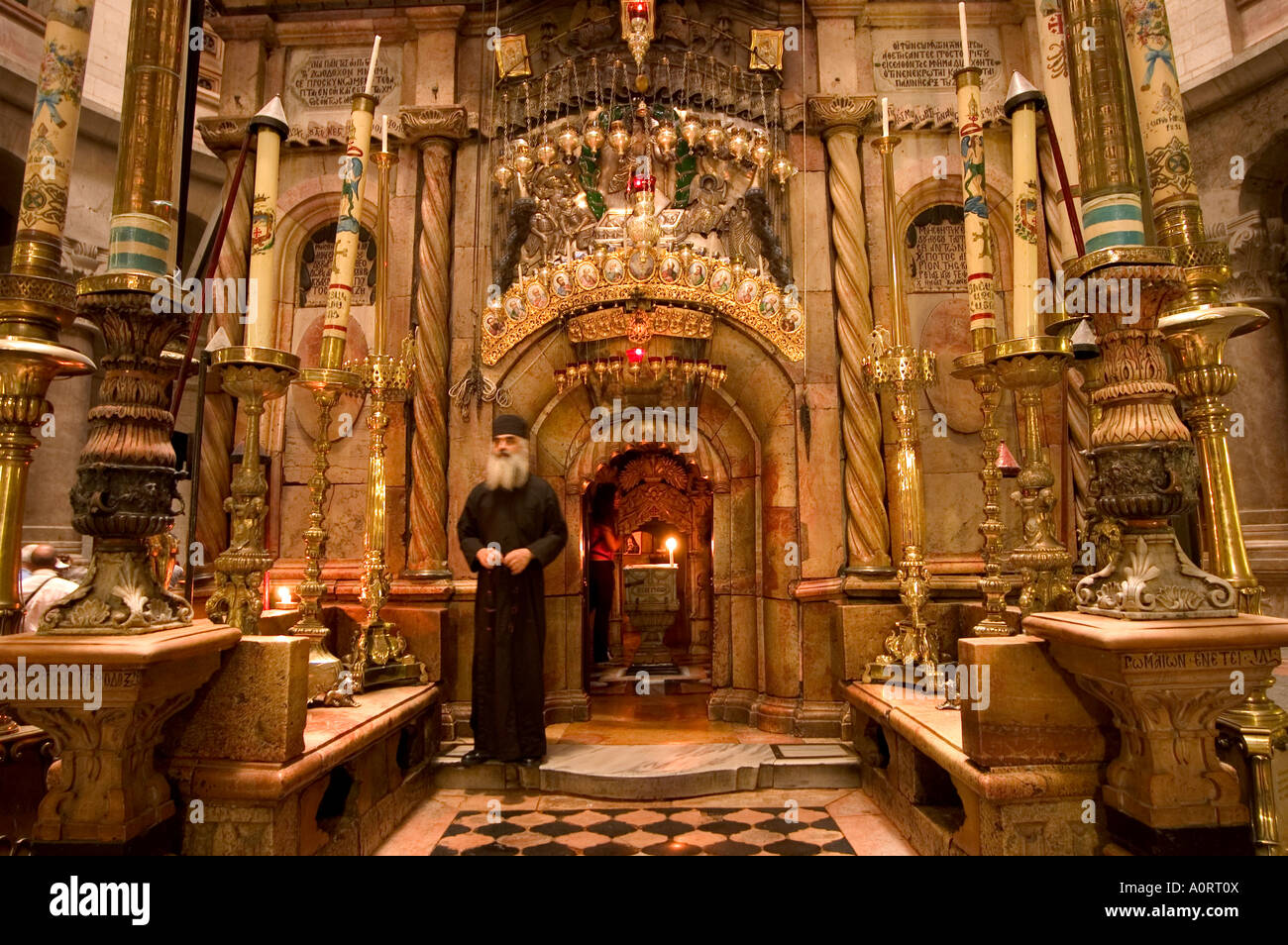 Pfarrer am Grab von Jesus-Christus-Kirche der Grabeskirche alte Walled Stadt Jerusalem Israel ...