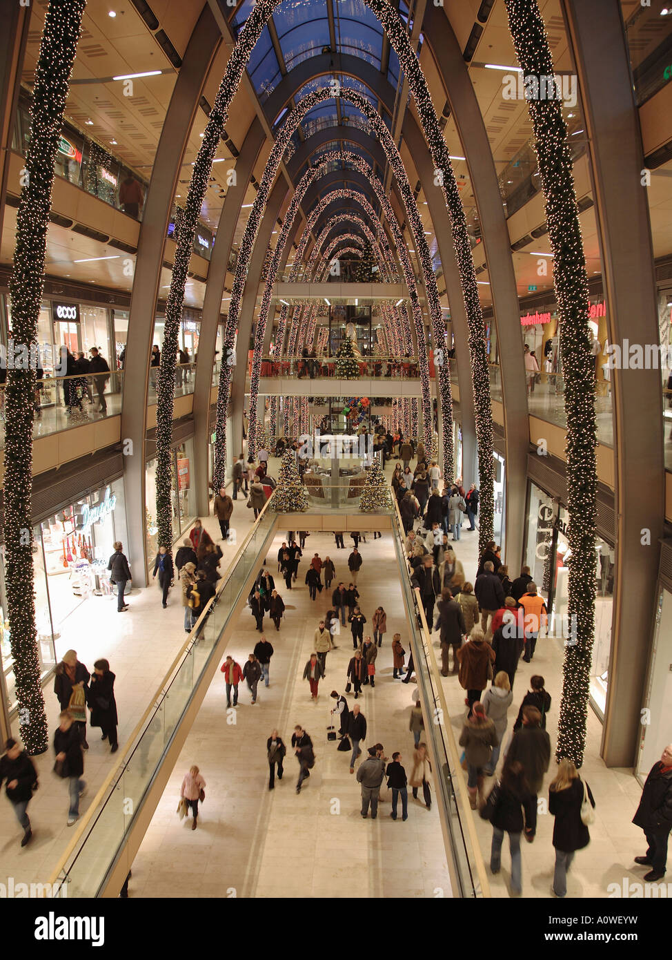 Europa passage shopping center hamburg -Fotos und -Bildmaterial in ...