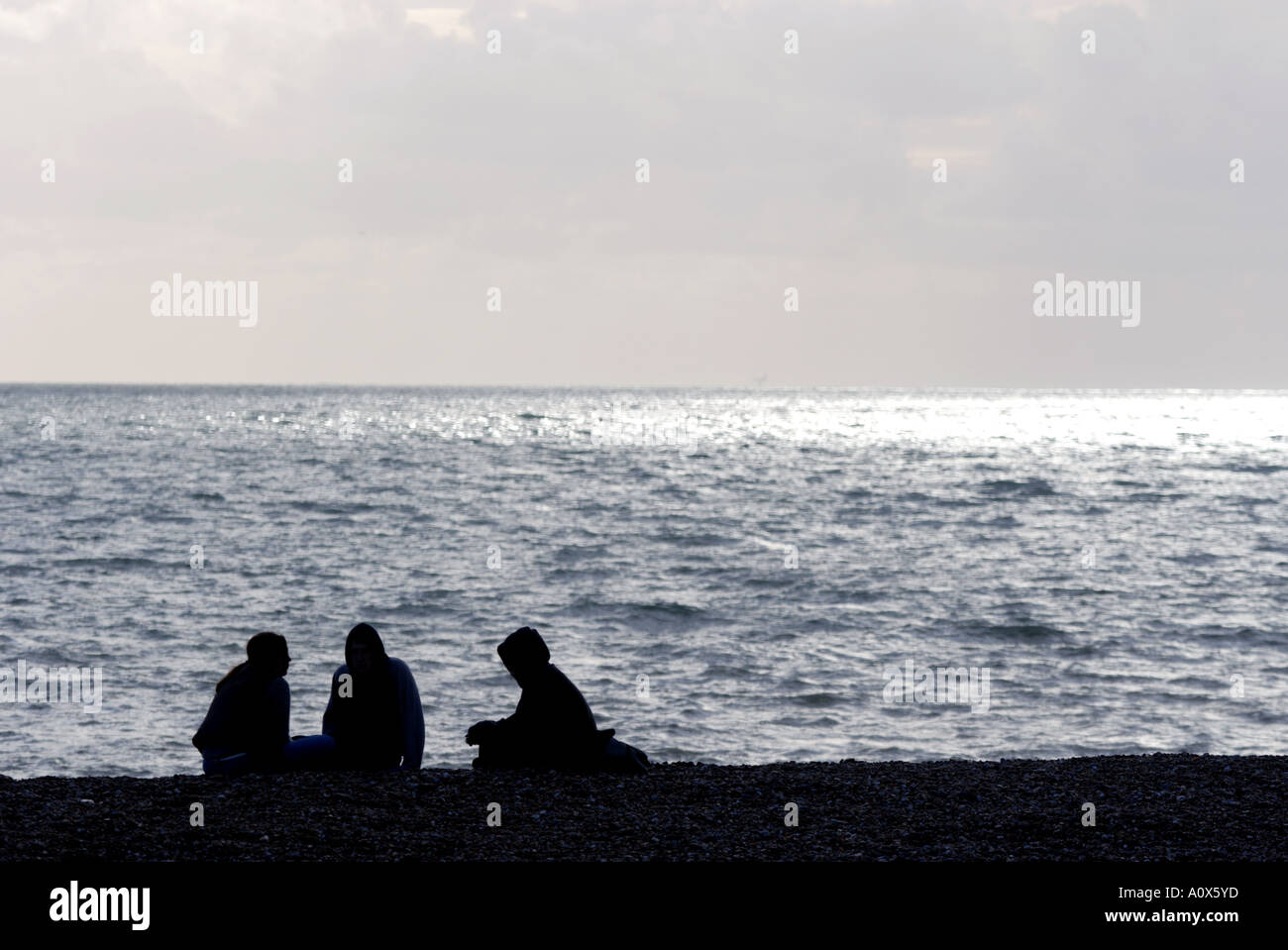 Teenager am strand -Fotos und -Bildmaterial in hoher Auflösung – Alamy
