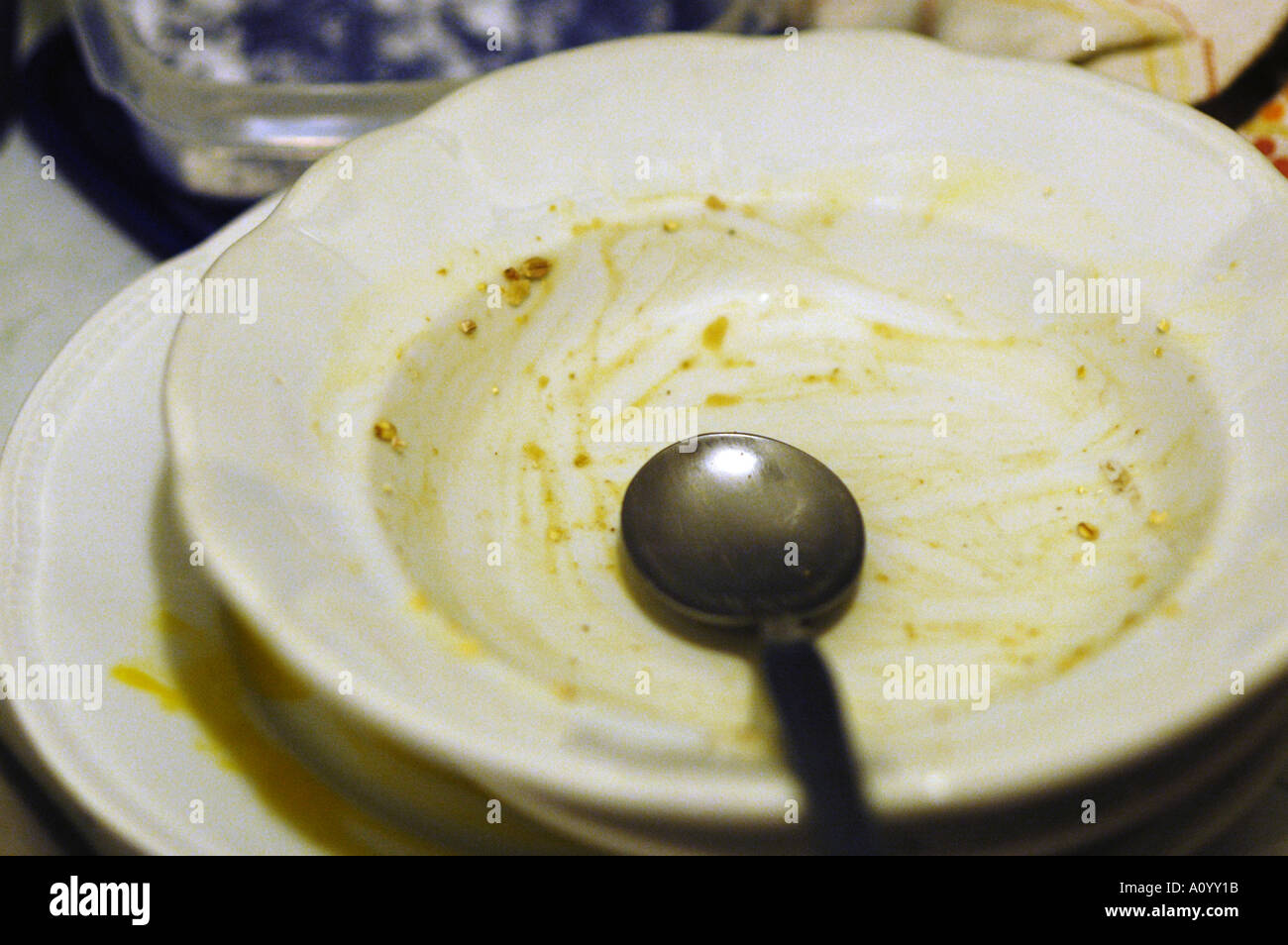 Geschirr entfernen -Fotos und -Bildmaterial in hoher Auflösung – Alamy