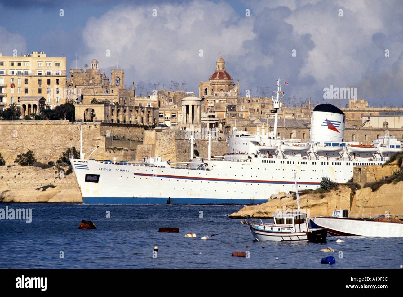 Das ehemalige Cunard Passagierschiff Saxonia 1954 hier in ukrainischen ...