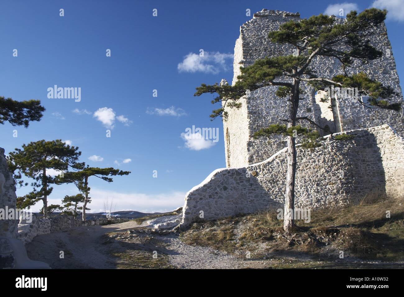 Burgruine modling -Fotos und -Bildmaterial in hoher Auflösung – Alamy