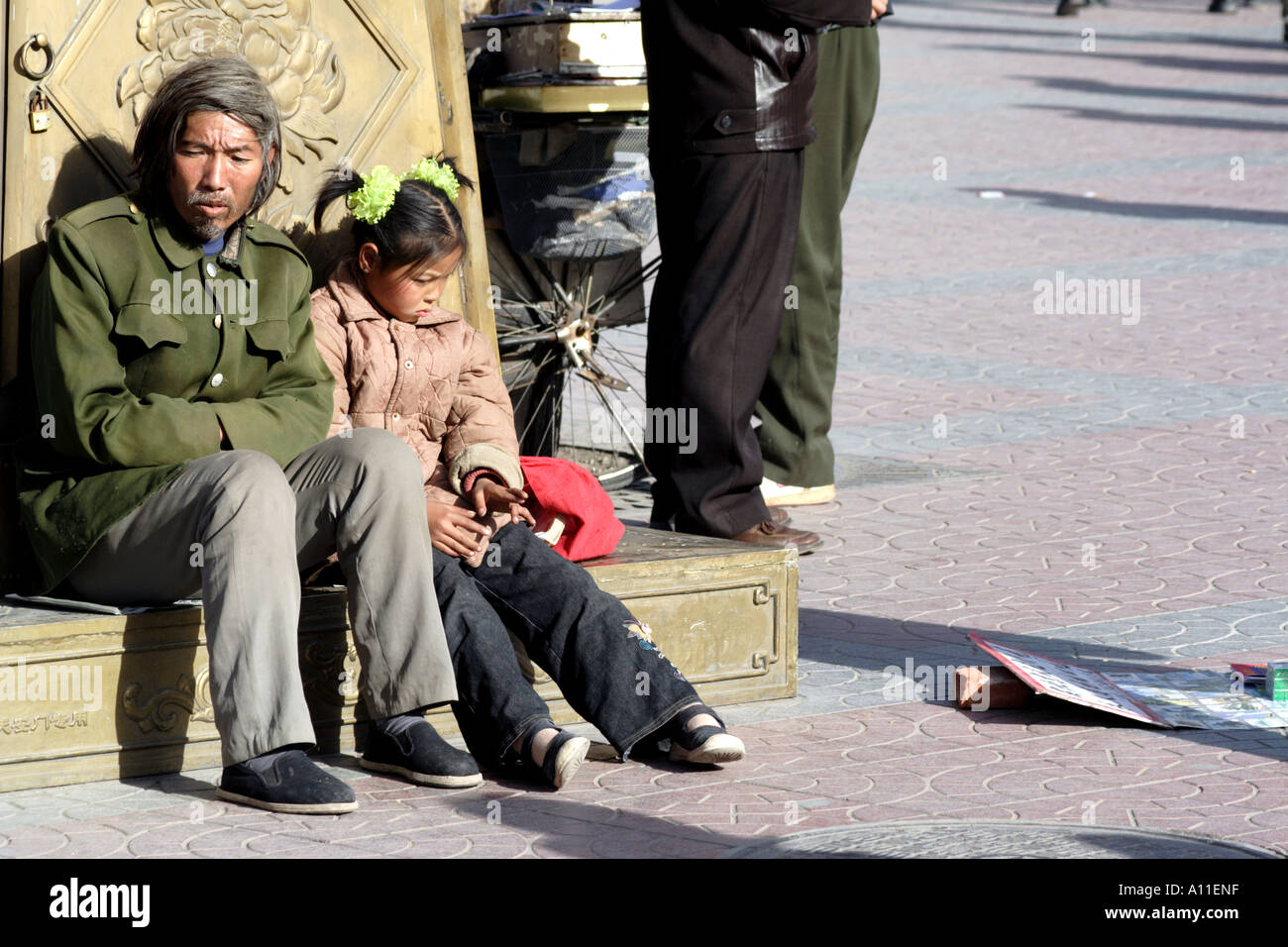 Chinese homeless child -Fotos und -Bildmaterial in hoher Auflösung – Alamy