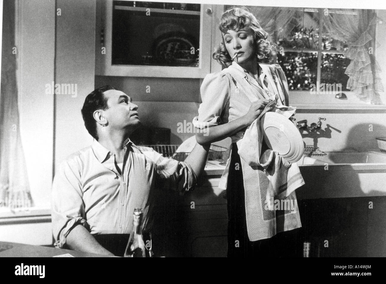 Manpower marlene dietrich -Fotos und -Bildmaterial in hoher Auflösung – Alamy