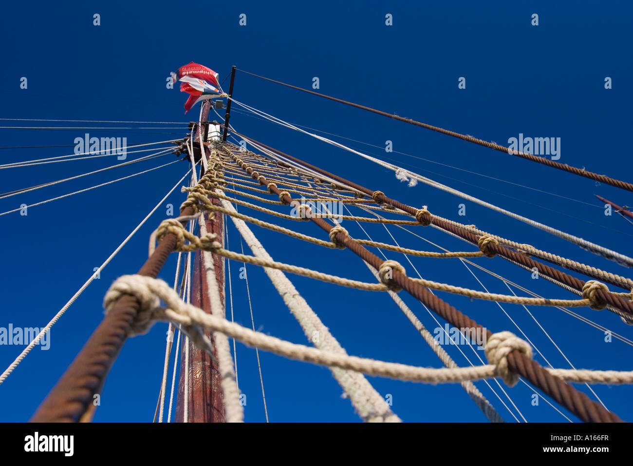 Takelage auf der Nordsee-Clipper-Albatros, ausgeführt festgemacht in ...