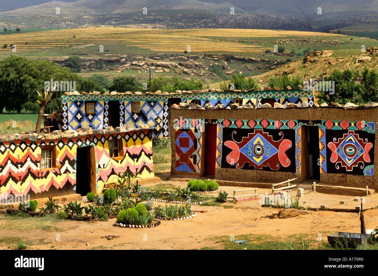 Wandmalereien ndebele dorf african indigene tradition kunst -Fotos und ...