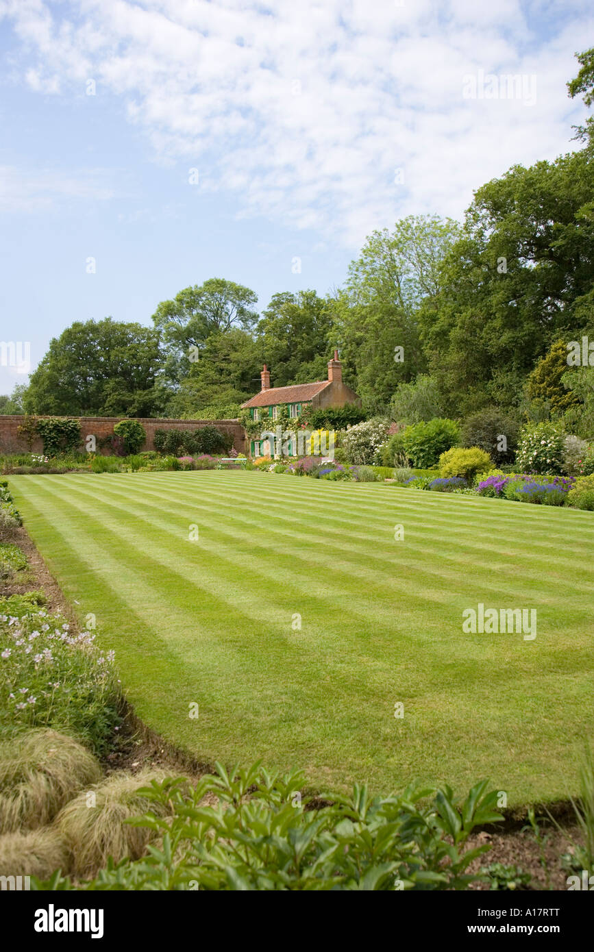 Englischer rasen -Fotos und -Bildmaterial in hoher Auflösung – Alamy