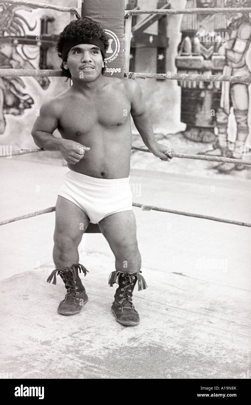 Midget wrestler -Fotos und -Bildmaterial in hoher Auflösung – Alamy