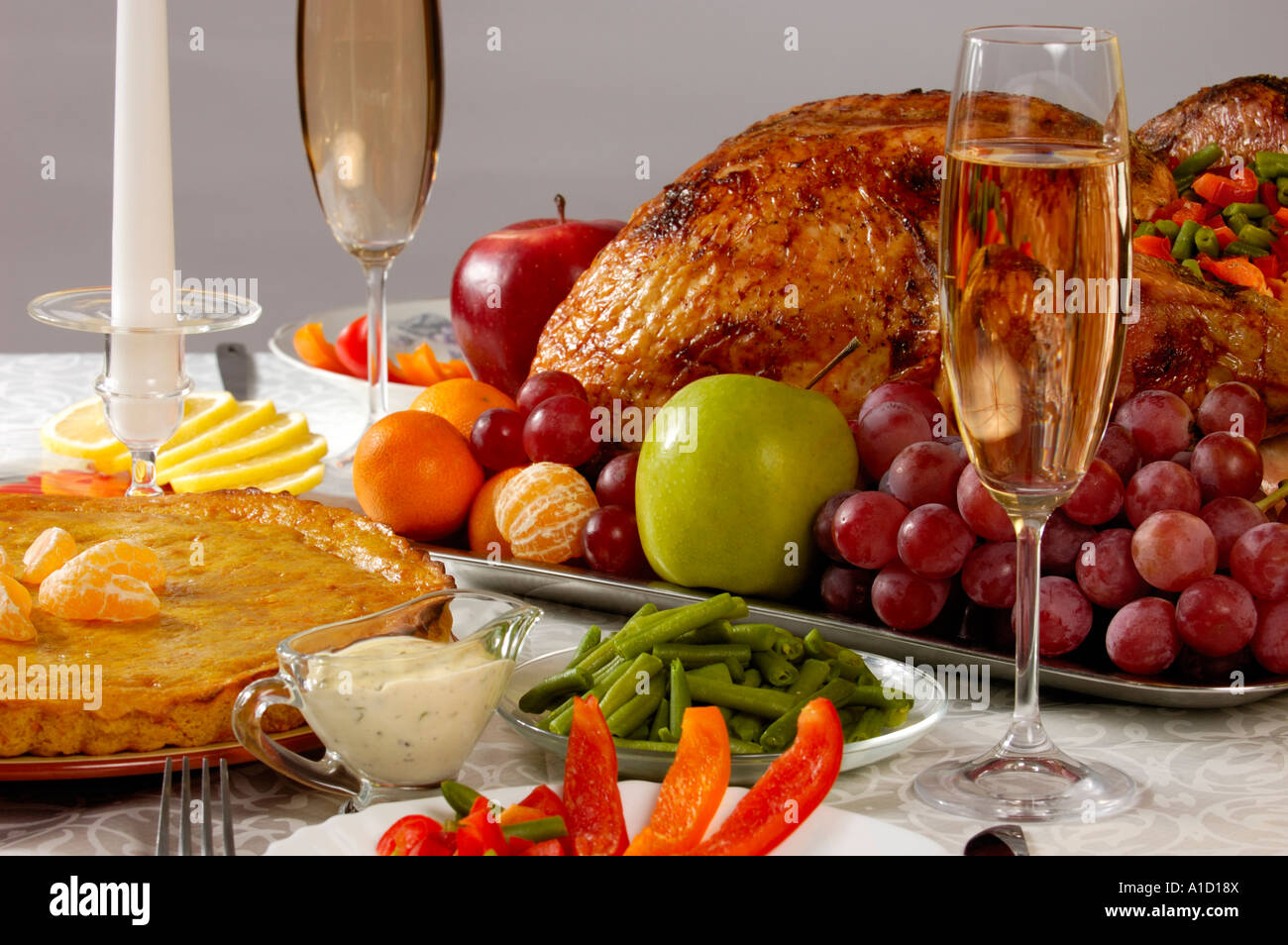 Geschnitzter truthahnbraten -Fotos und -Bildmaterial in hoher Auflösung ...