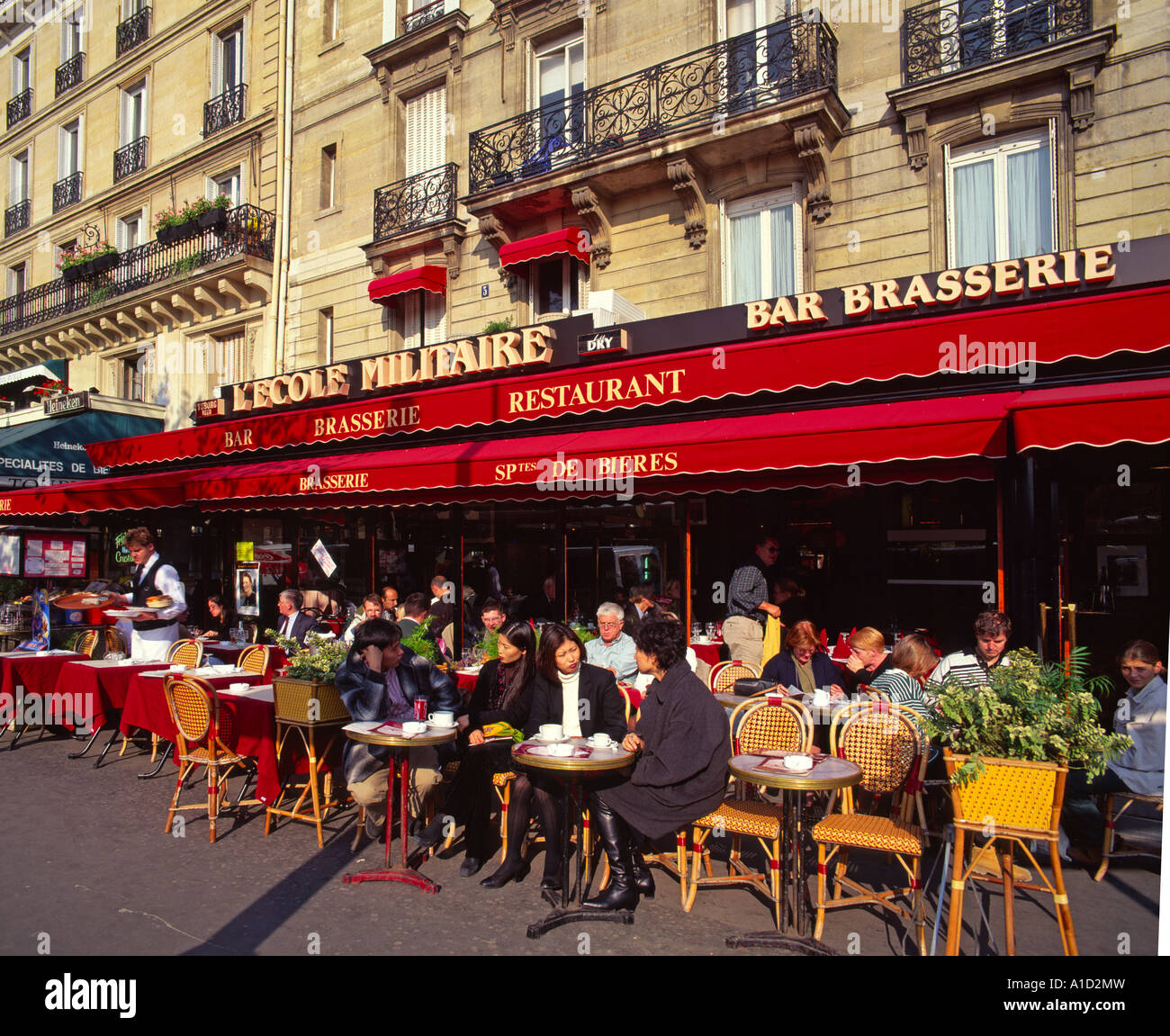 Cafe Terrasse Paris Stockfotos und -bilder Kaufen - Alamy