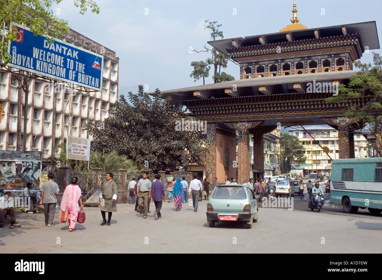 Der Grenzübergang von Jaigon West Bengal Indien in Richtung ...