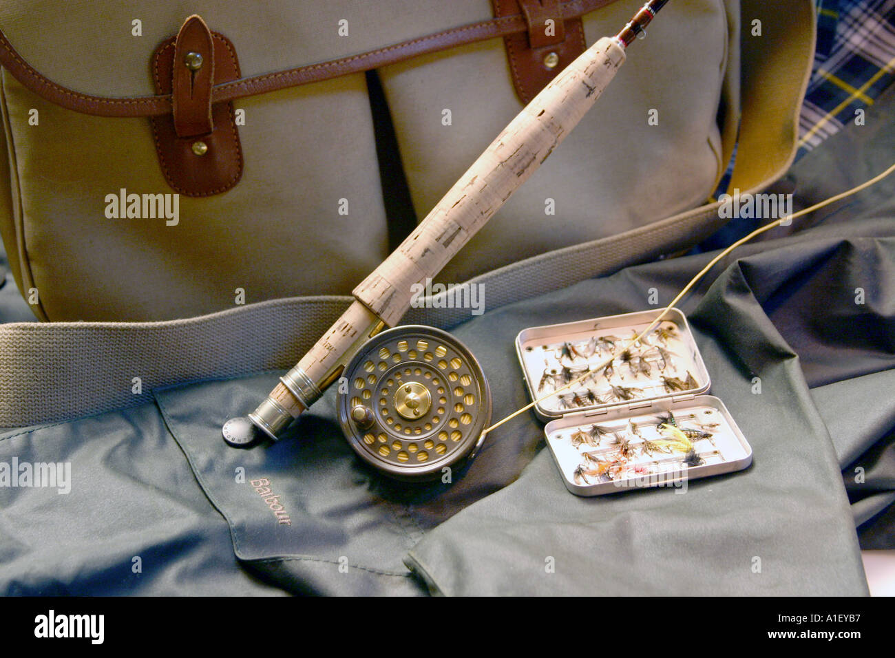 Fly fishing still life rod -Fotos und -Bildmaterial in hoher Auflösung ...