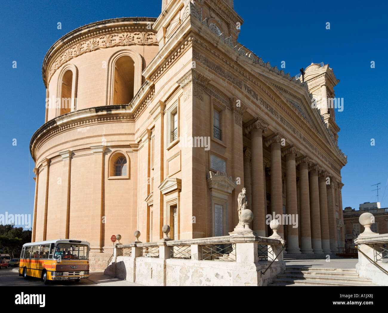 Rotunda mosta malta -Fotos und -Bildmaterial in hoher Auflösung – Alamy