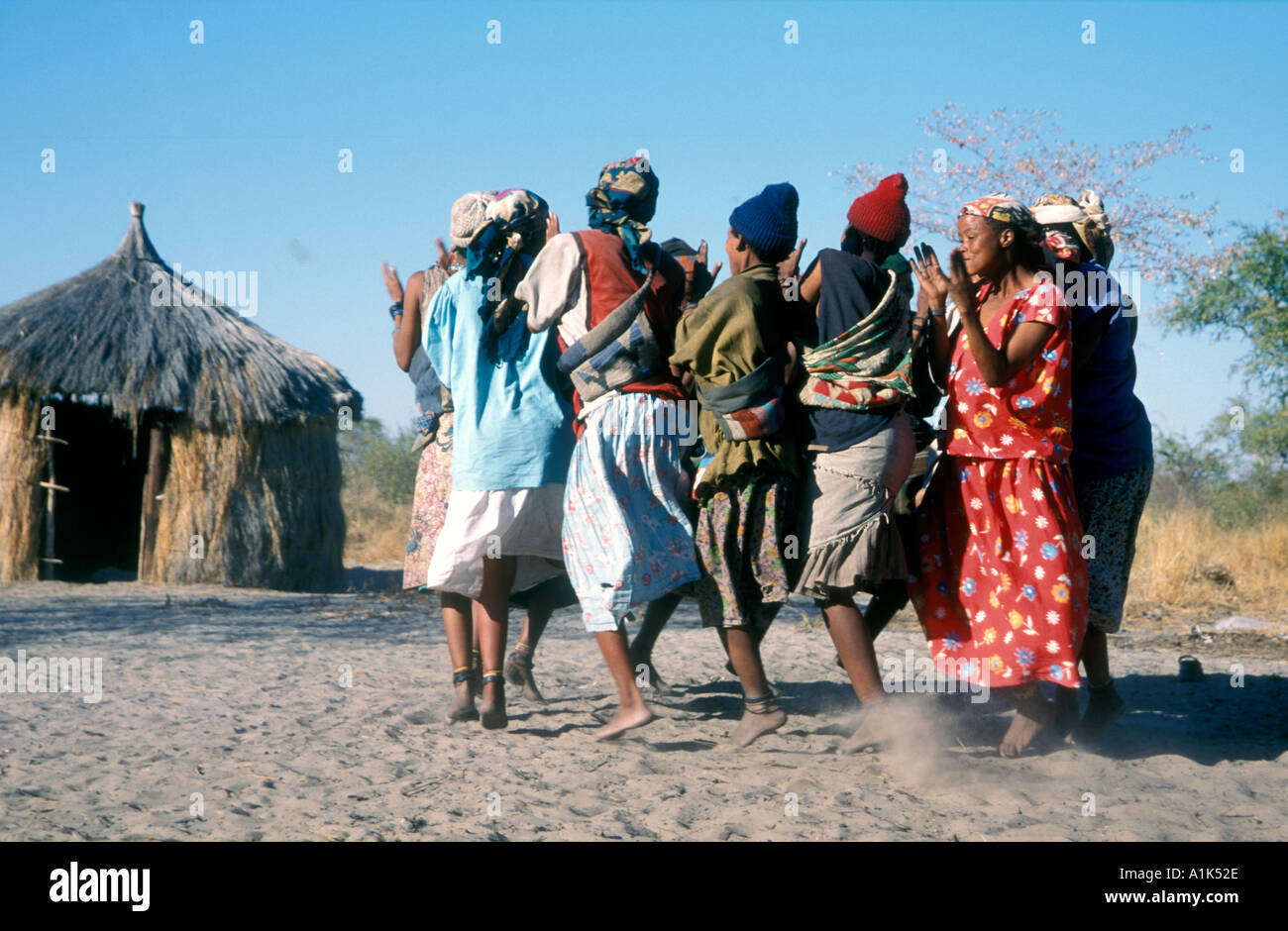 Deniui Dorf in der Nähe von Tsumkwe Kalahari-Wüste Osten Namibias eine ...