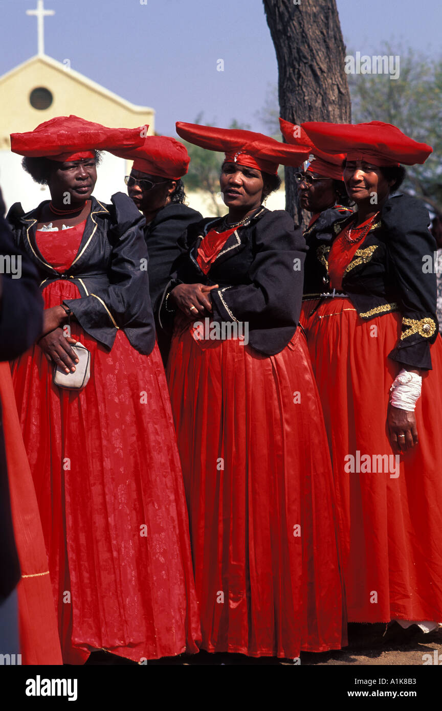 Black women wearing skirts -Fotos und -Bildmaterial in hoher Auflösung ...