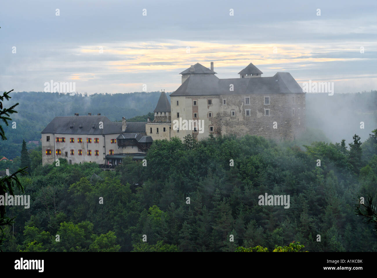 Schloss lockenhaus -Fotos und -Bildmaterial in hoher Auflösung – Alamy