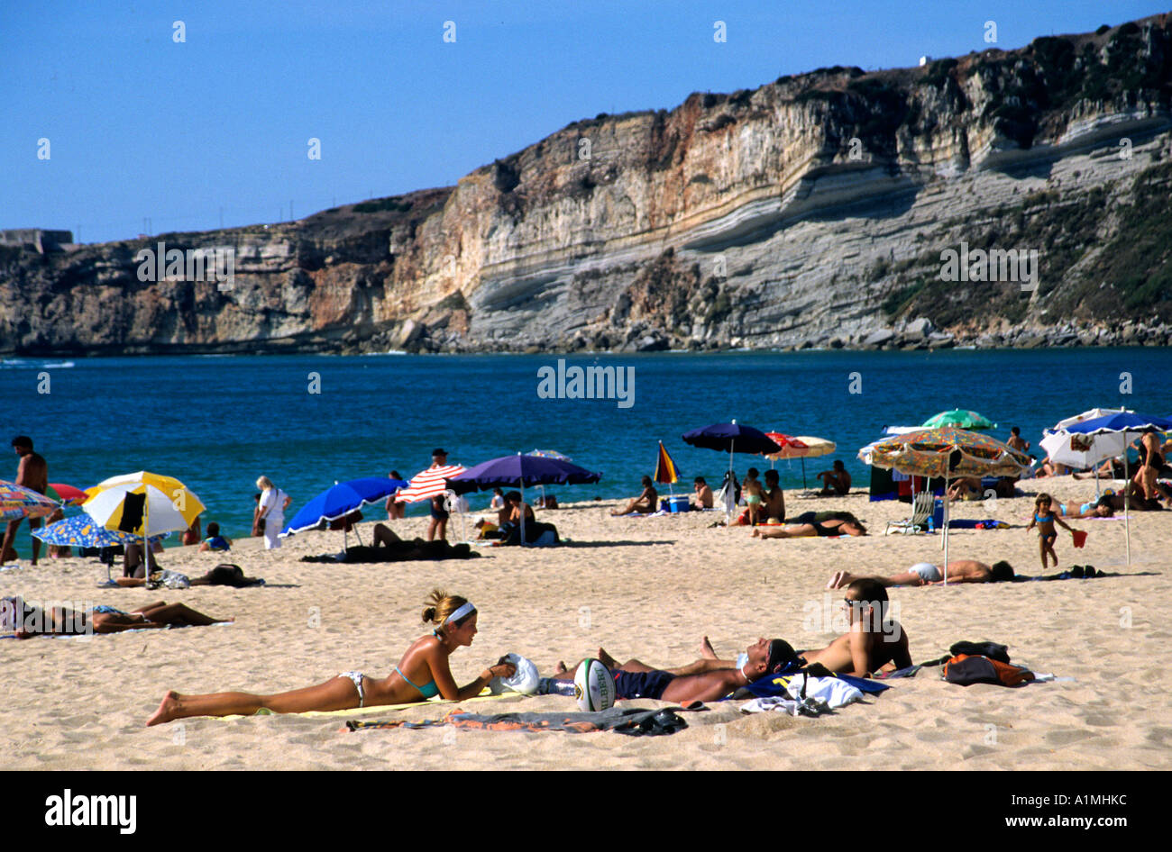 Nazare Strand Portugal portugiesische Küste Meeressand Stockfotografie ...