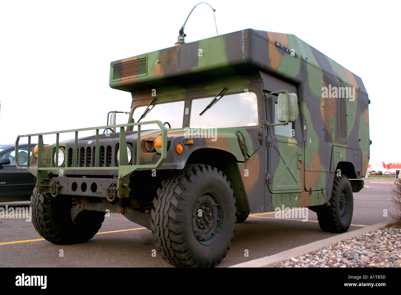 Armee Hmmwv Hummer Humvee Truppentransporter auf einem Parkplatz ...