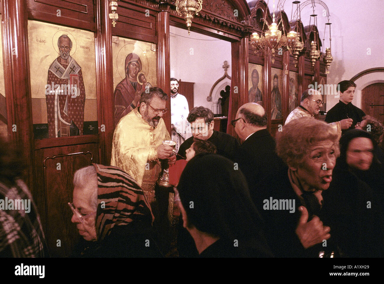 Greek orthodox church england -Fotos und -Bildmaterial in hoher ...