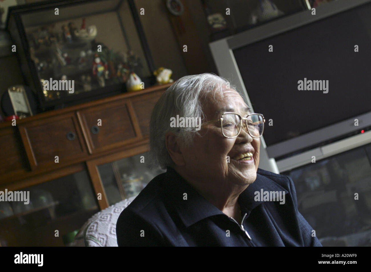Japanische Rentner Yoshii Kobayashi, 90 Jahre alt, in ihrem Haus in dem ...