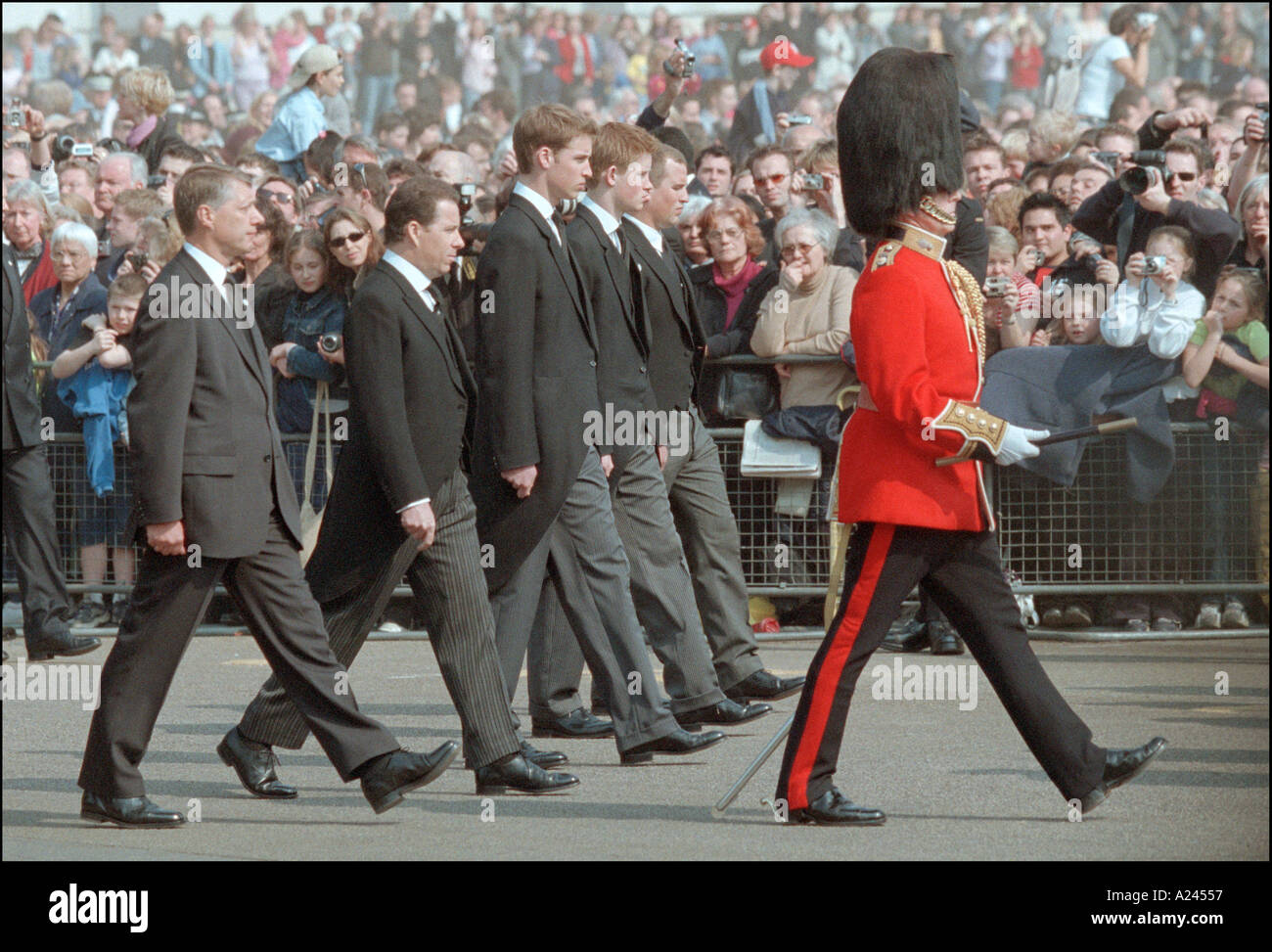 Prince william and peter phillips -Fotos und -Bildmaterial in hoher ...
