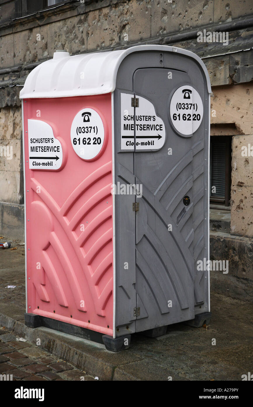 Mobile toilet cabin -Fotos und -Bildmaterial in hoher Auflösung – Alamy