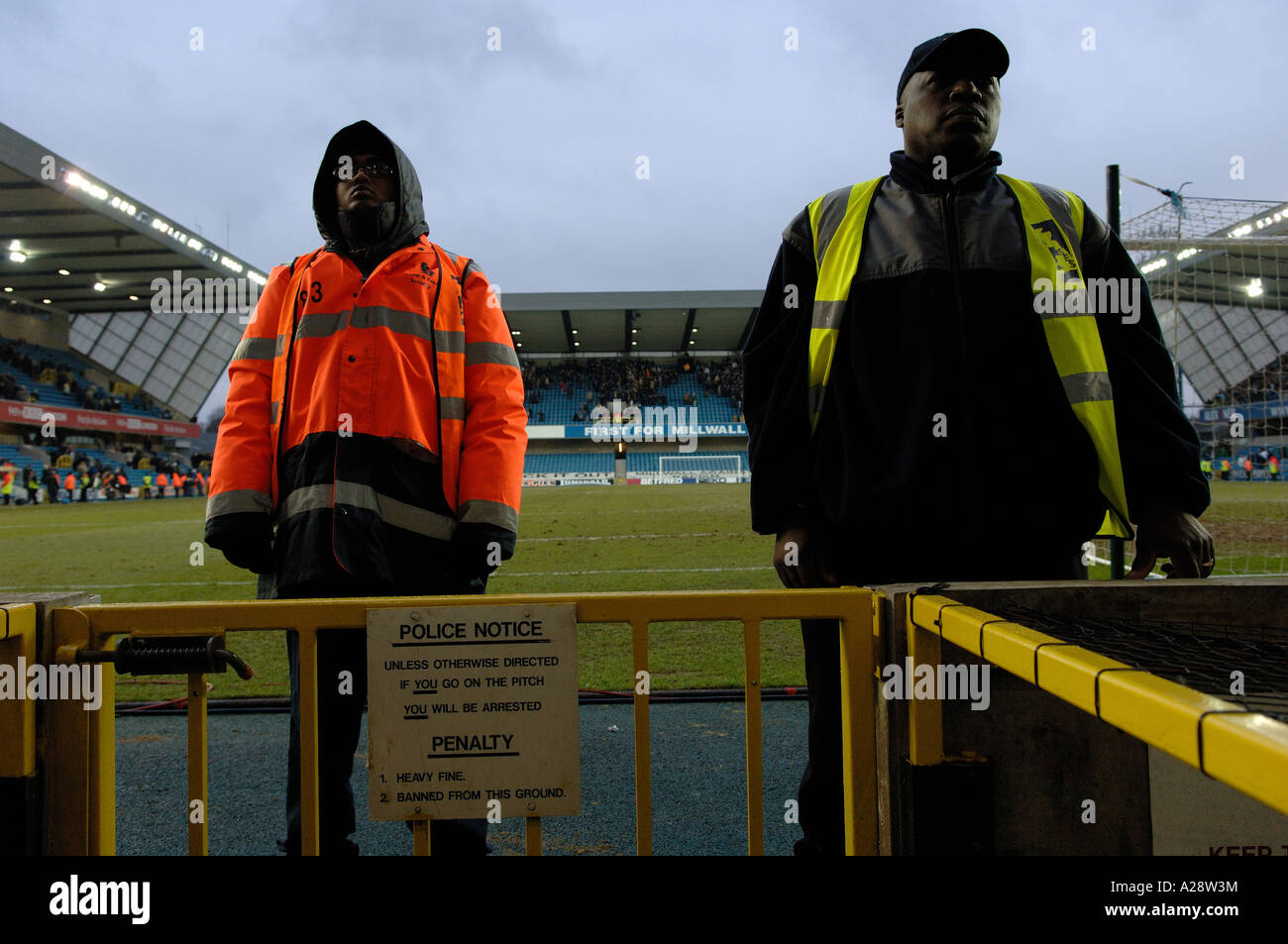 Millwall hooligans -Fotos und -Bildmaterial in hoher Auflösung – Alamy