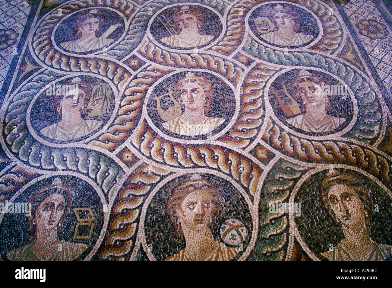 Greek muses -Fotos und -Bildmaterial in hoher Auflösung – Alamy