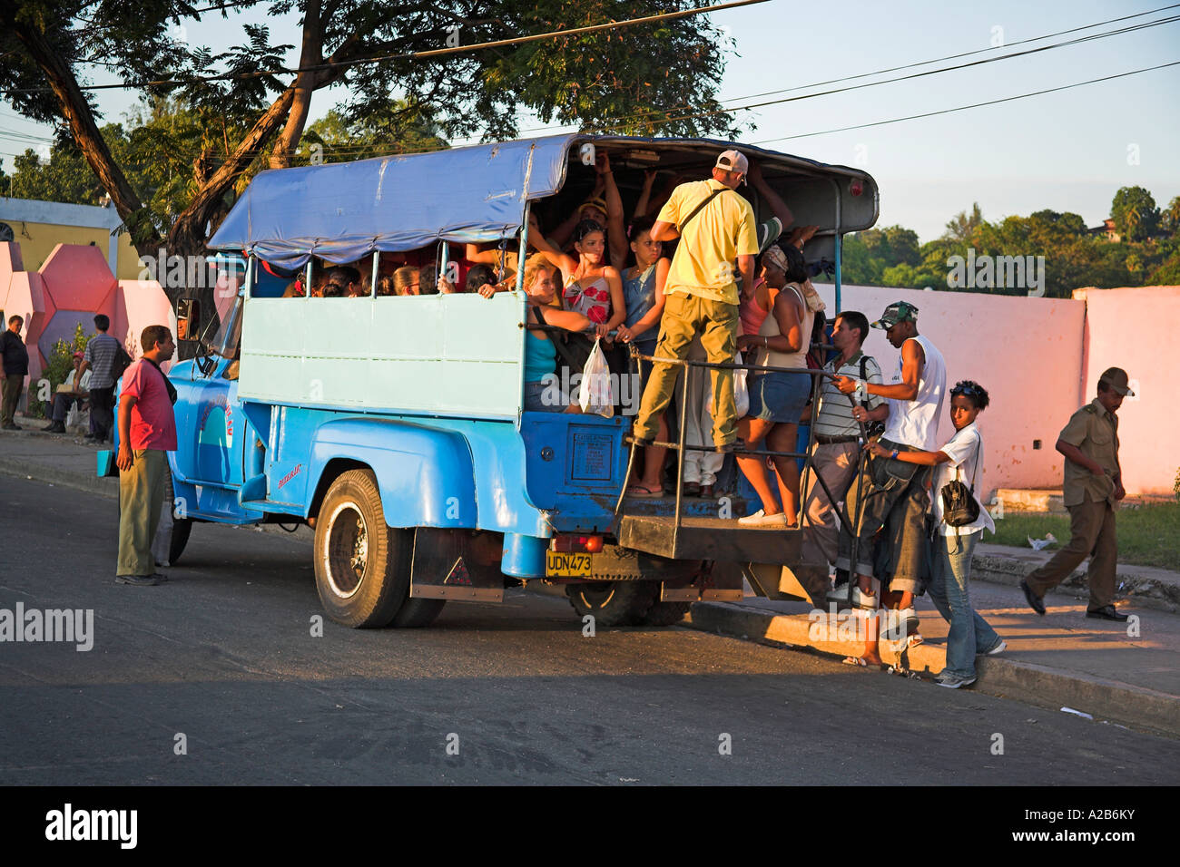 Bus cuba buses -Fotos und -Bildmaterial in hoher Auflösung - Seite 2 ...