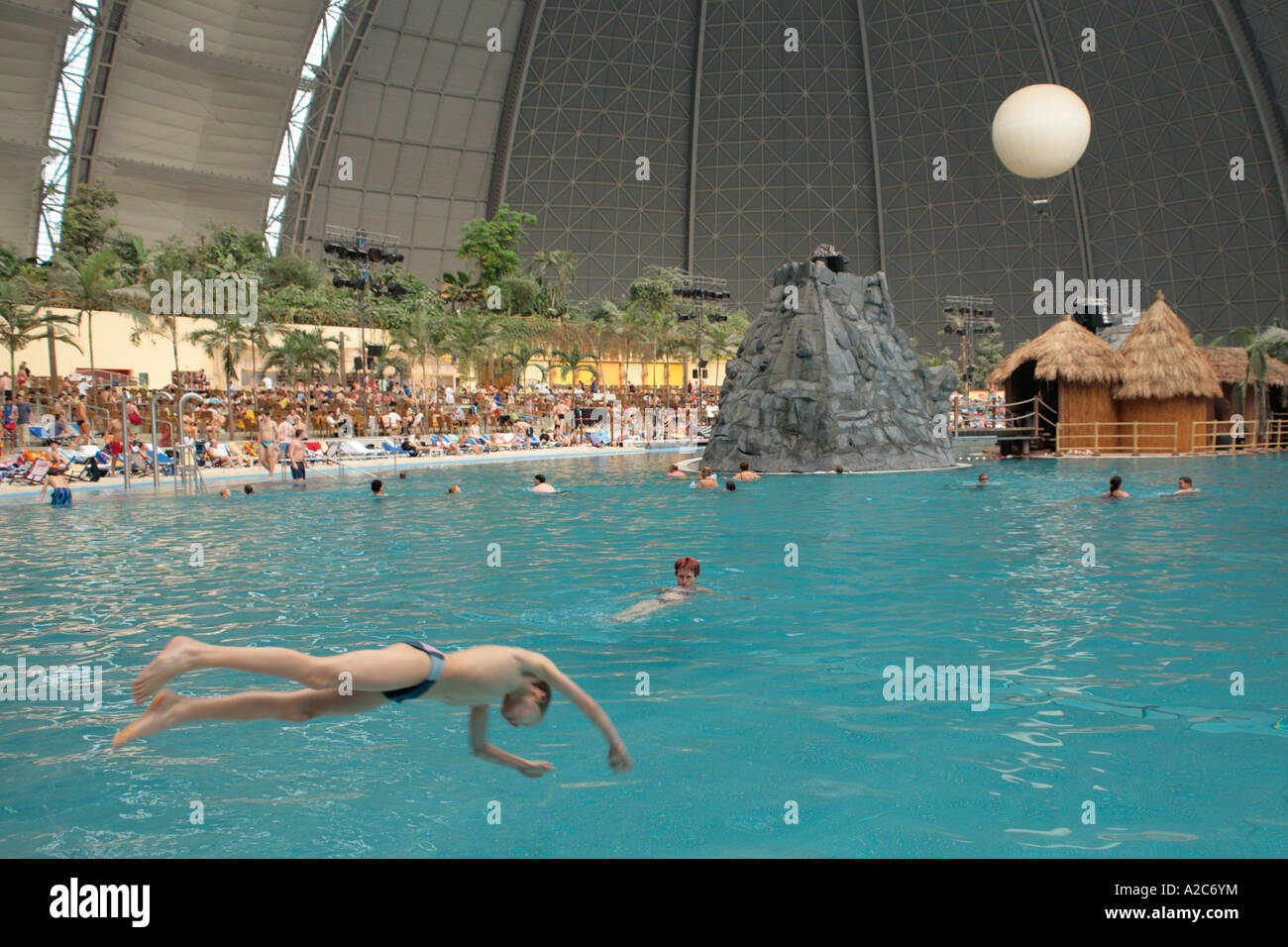 Indoor pool berlin Stockfotos und -bilder Kaufen - Alamy