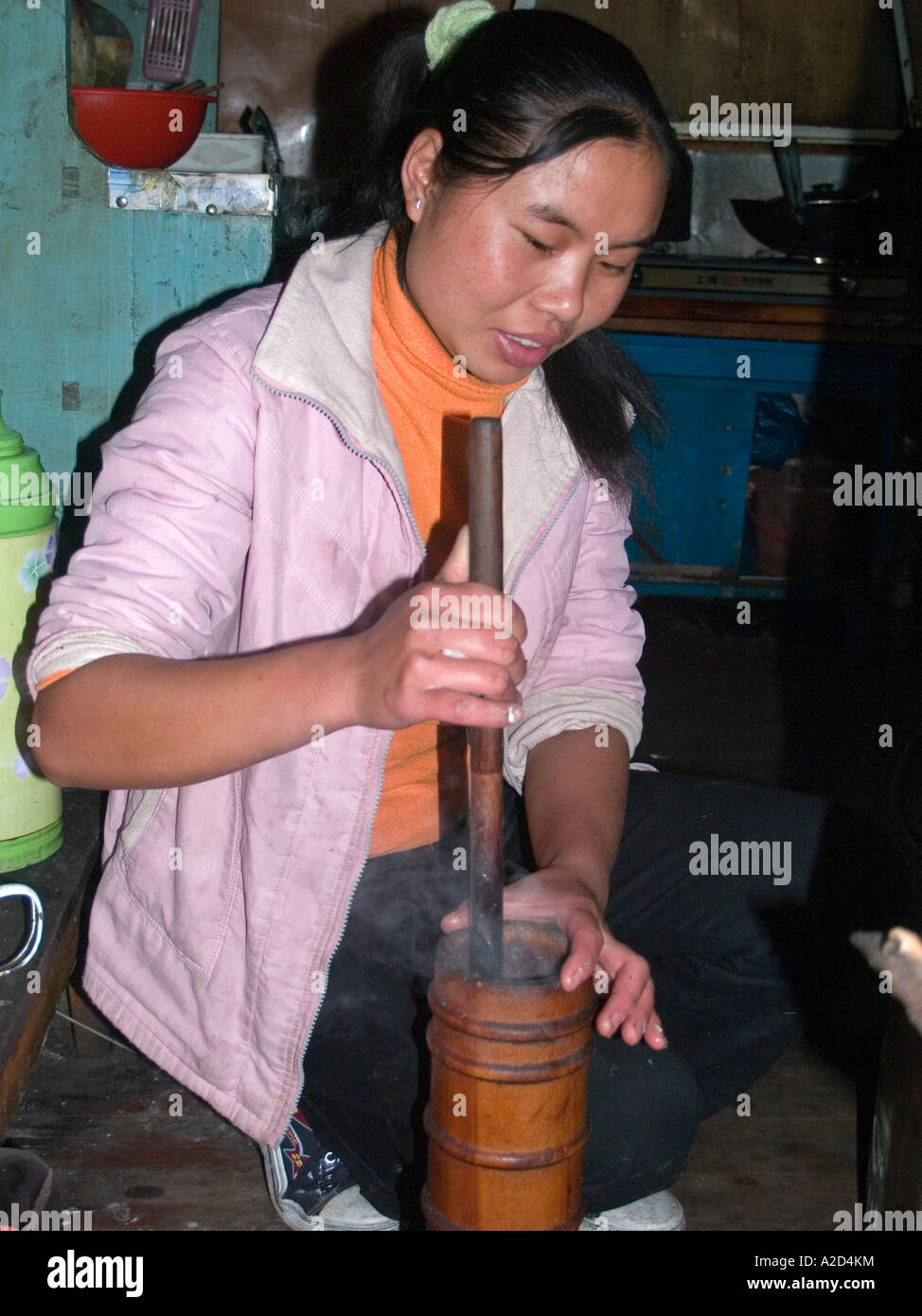 Tibetan yak butter tea -Fotos und -Bildmaterial in hoher Auflösung – Alamy