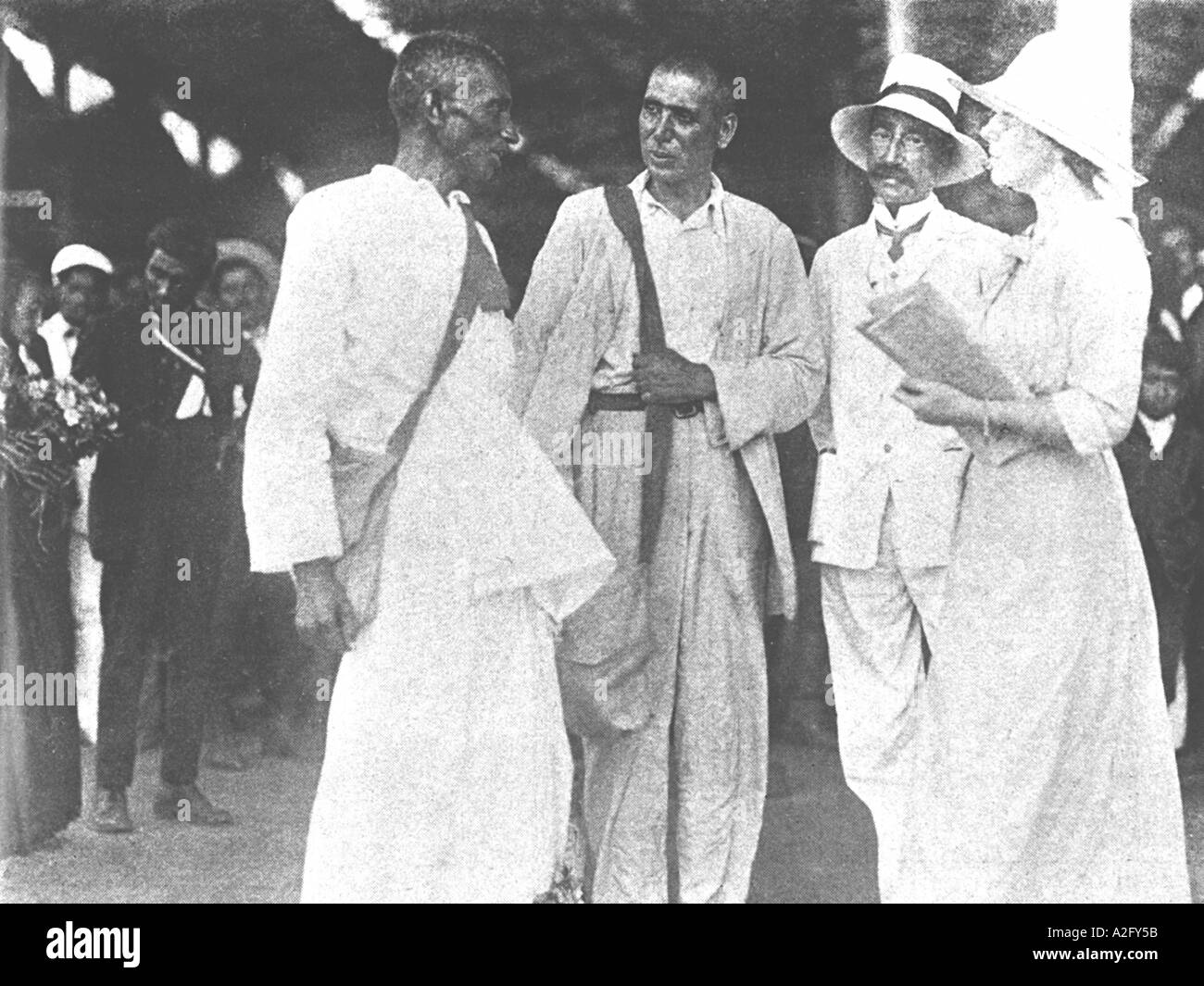 Mahatma Gandhi, Dr. Hermann Kallenbach, G Isaac, Frau Millie Polak in ...