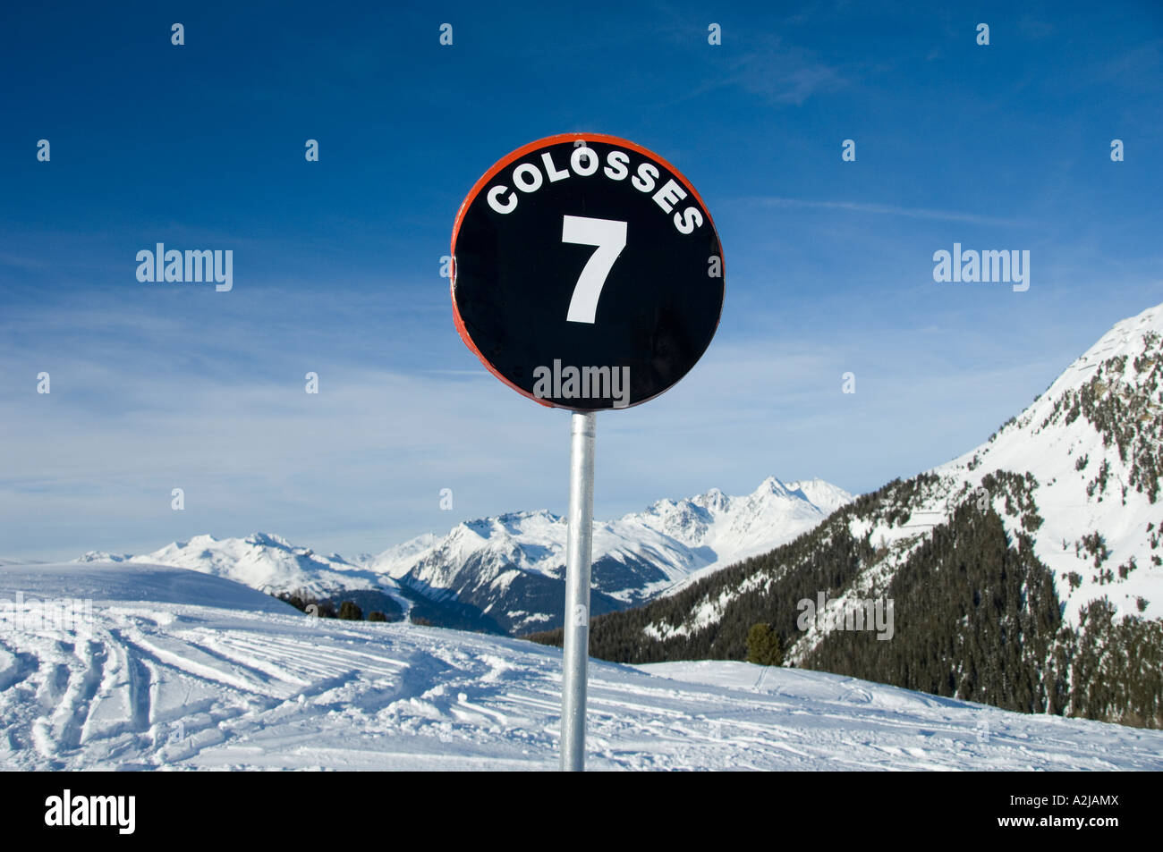 Blaue skipiste piste zeichen -Fotos und -Bildmaterial in hoher ...