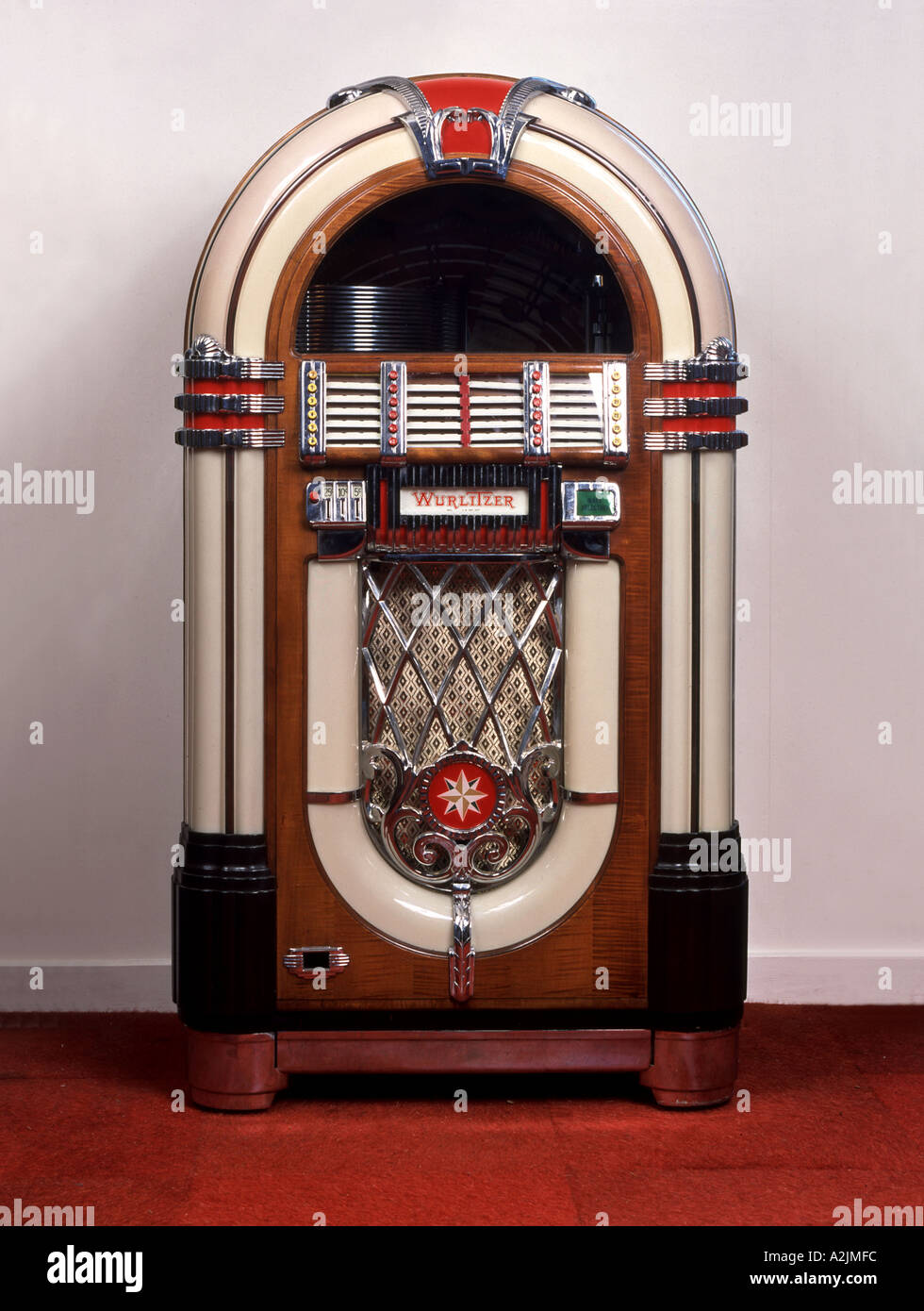 Musikbox wurlitzer -Fotos und -Bildmaterial in hoher Auflösung – Alamy