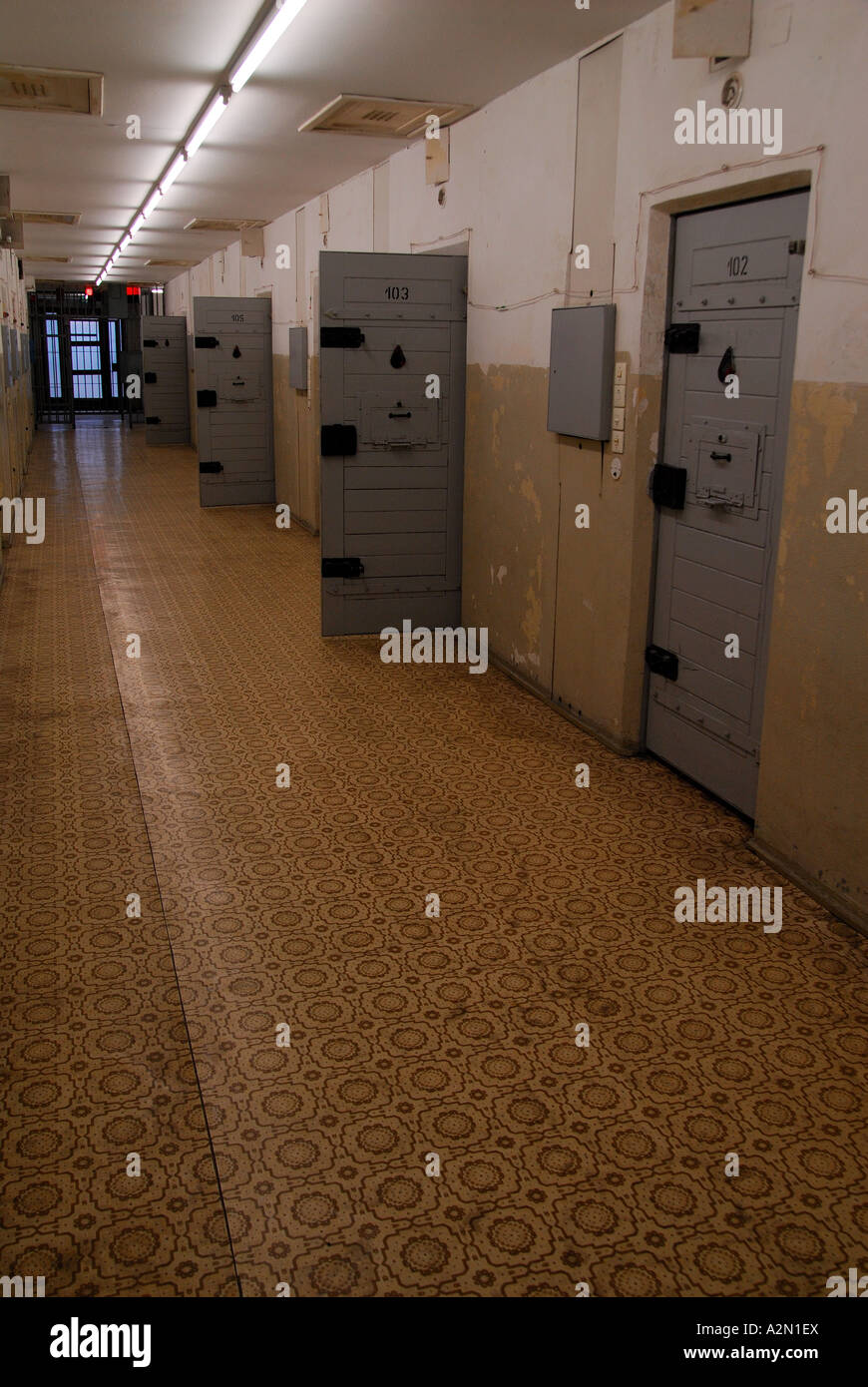 Prison cell east german stasi -Fotos und -Bildmaterial in hoher ...