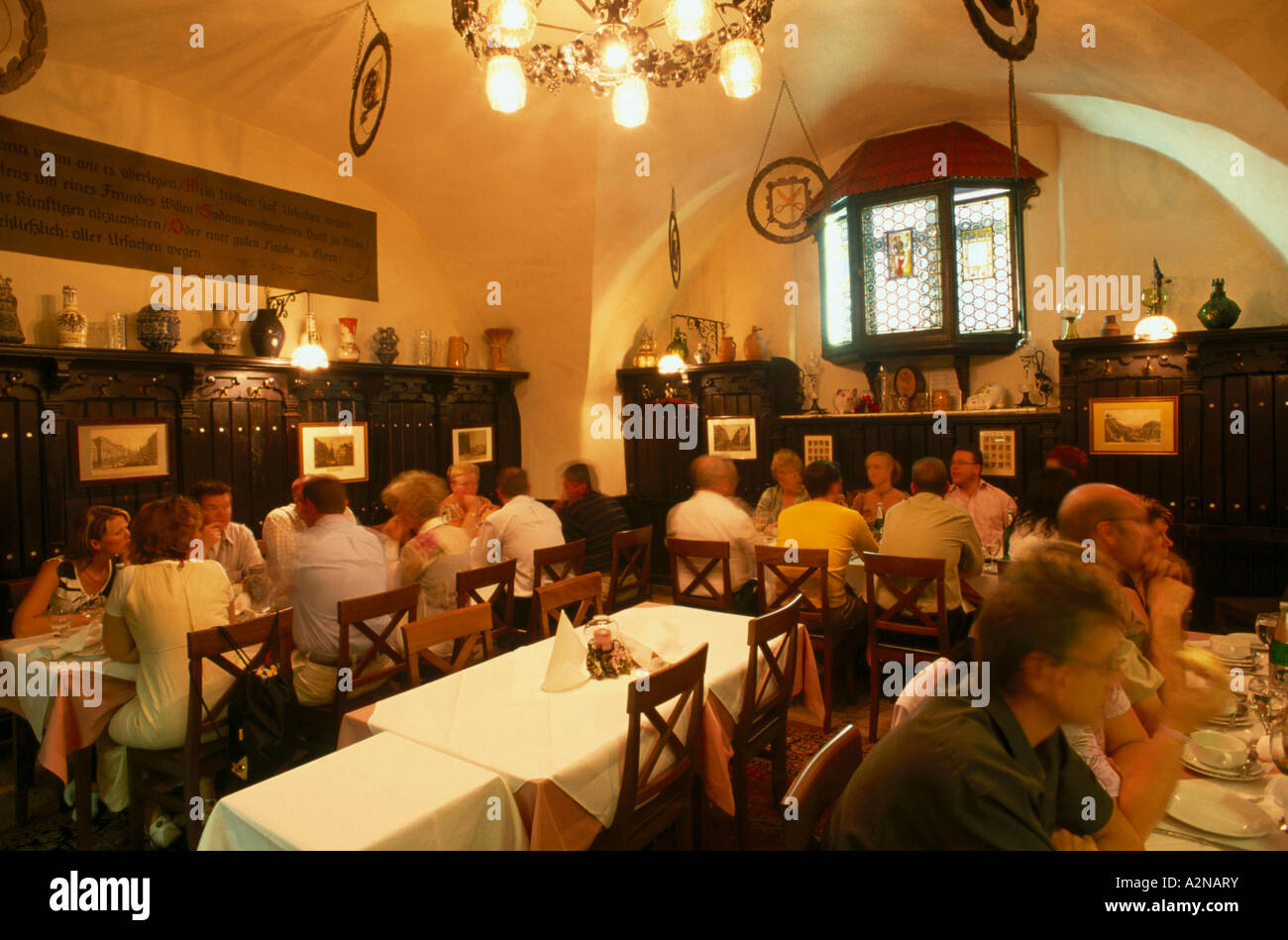 Leute sitzen im Restaurant Wien Stockfotografie - Alamy
