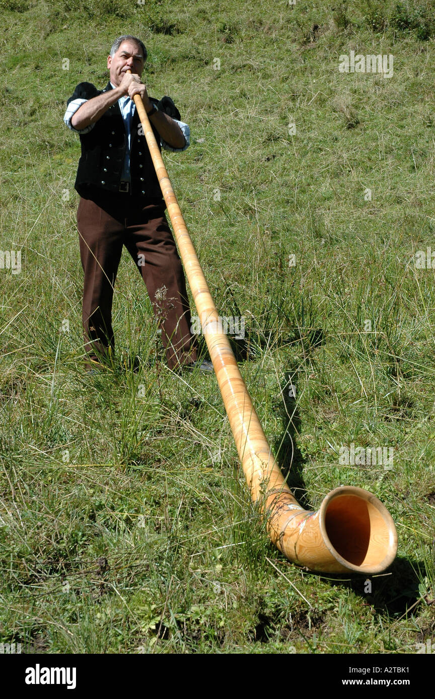 Schweizer musiker -Fotos und -Bildmaterial in hoher Auflösung – Alamy